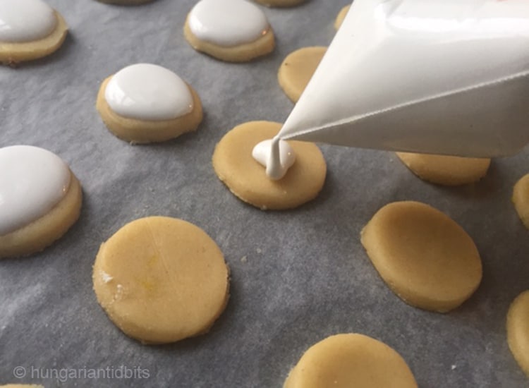 Hungarian meringue and apricot jam cookies – Non plus ultra – Hungarian ...